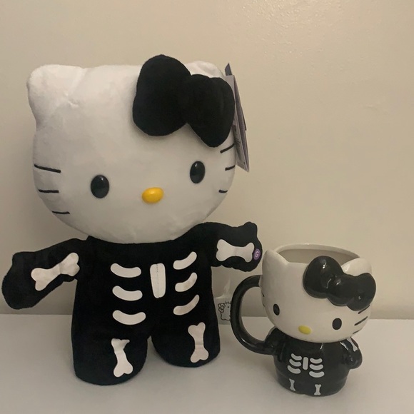 Hello Kitty | Holiday | Hello Kitty Halloween Dressed In Skeleton Side ...